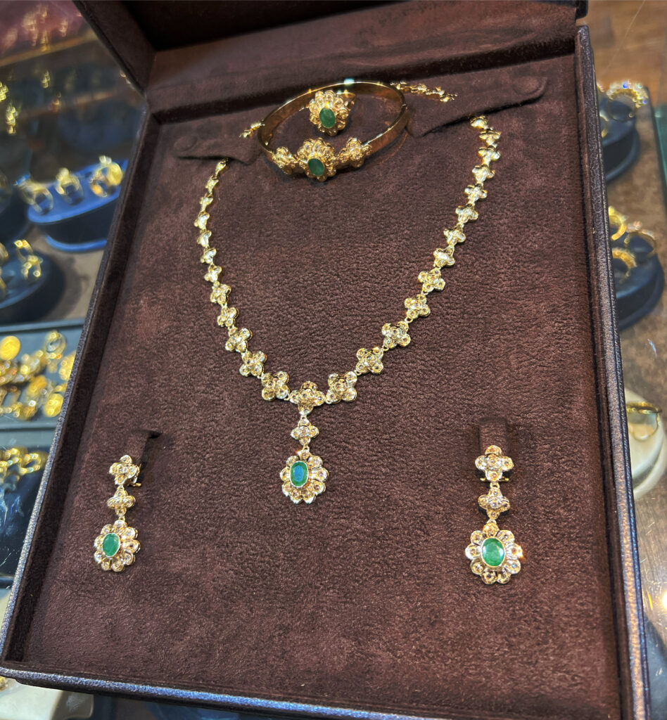 Parrure Or 18k sertie Rosaces de Diamant – Bijouterie Bennouna