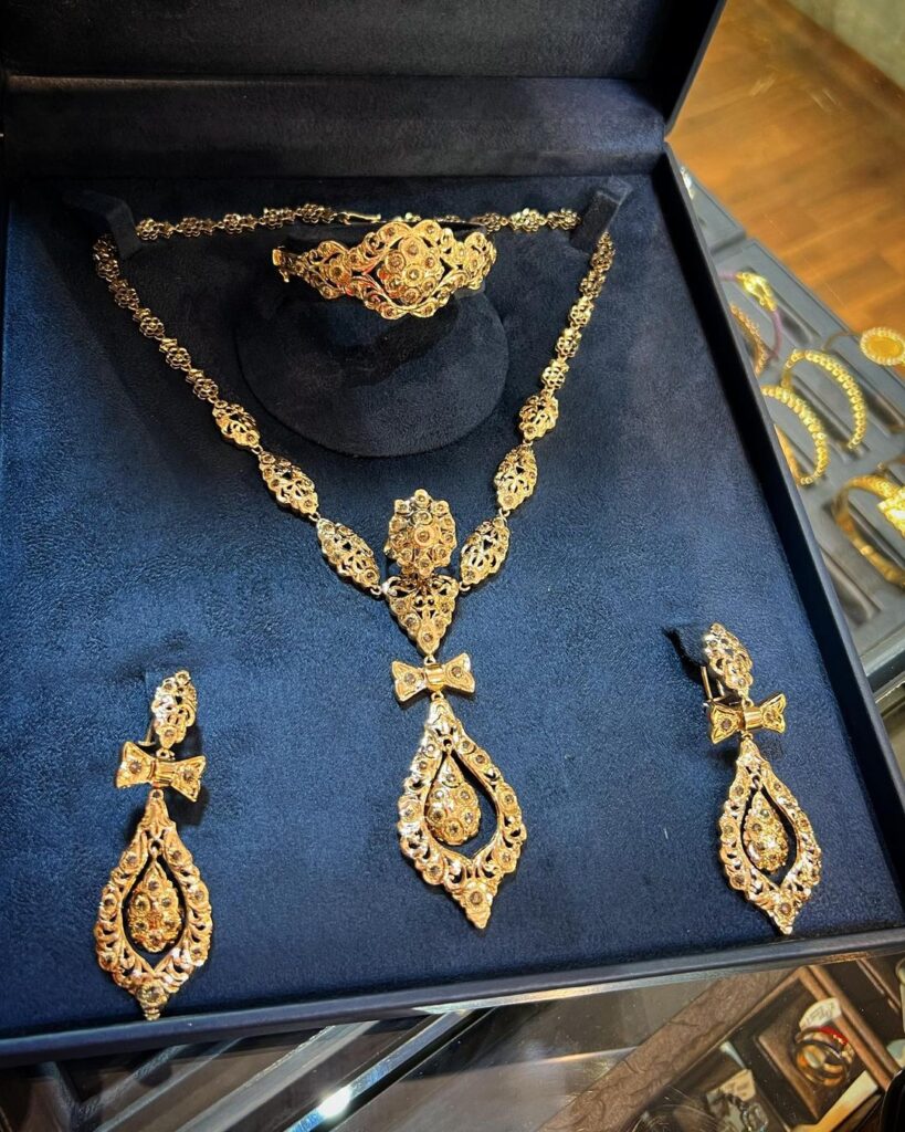 Parrure Or 18k serti rosaces de diamant – Bijouterie Bennouna